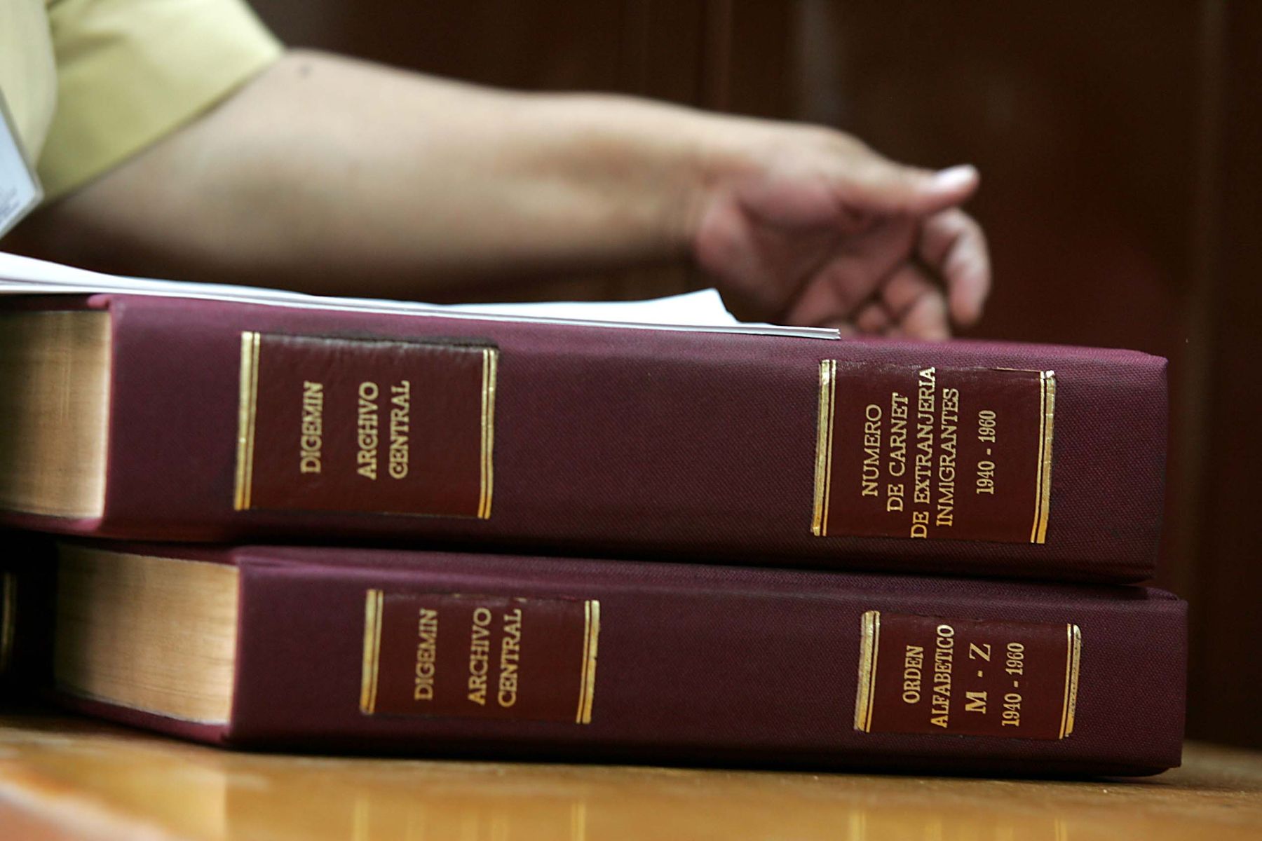 Restauran cuatro libros con información de migración extranjera al Perú ...