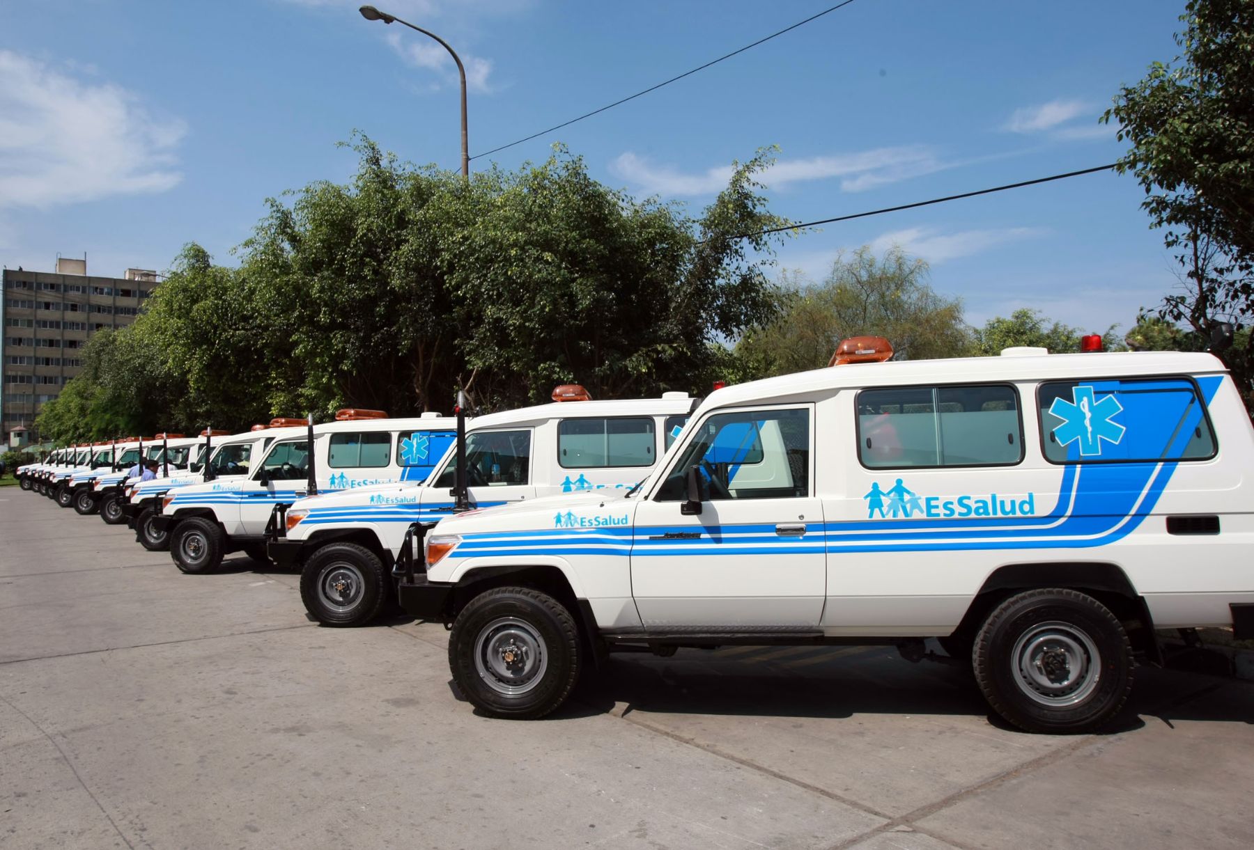 EsSalud presenta hoy 60 ambulancias rurales para hospitales de zonas ...