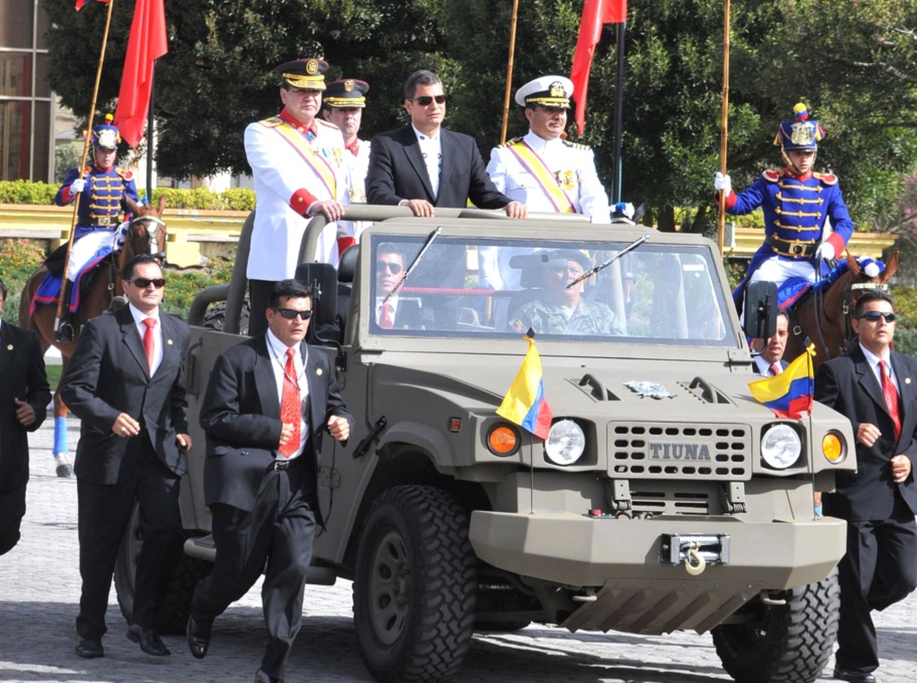 Presidente Correa renueva cúpula militar en Ecuador | Noticias ...
