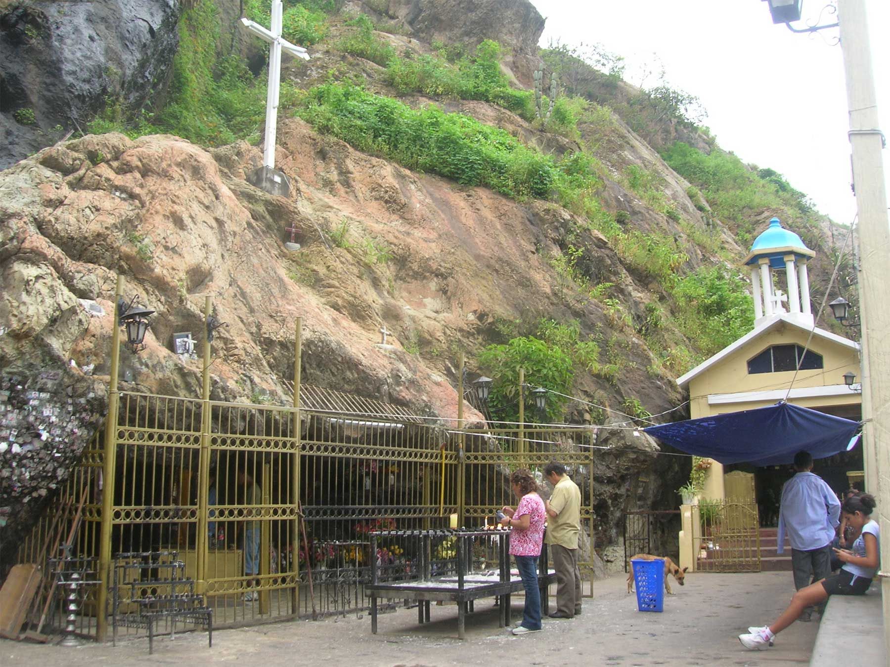 Lanzan colecta para instalar sistema de seguridad en gruta de cruz de ...