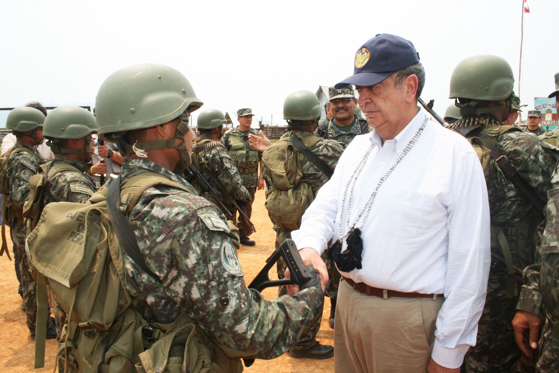 Ministro de Defensa inspeccionó bases militares en el VRAE | Noticias ...