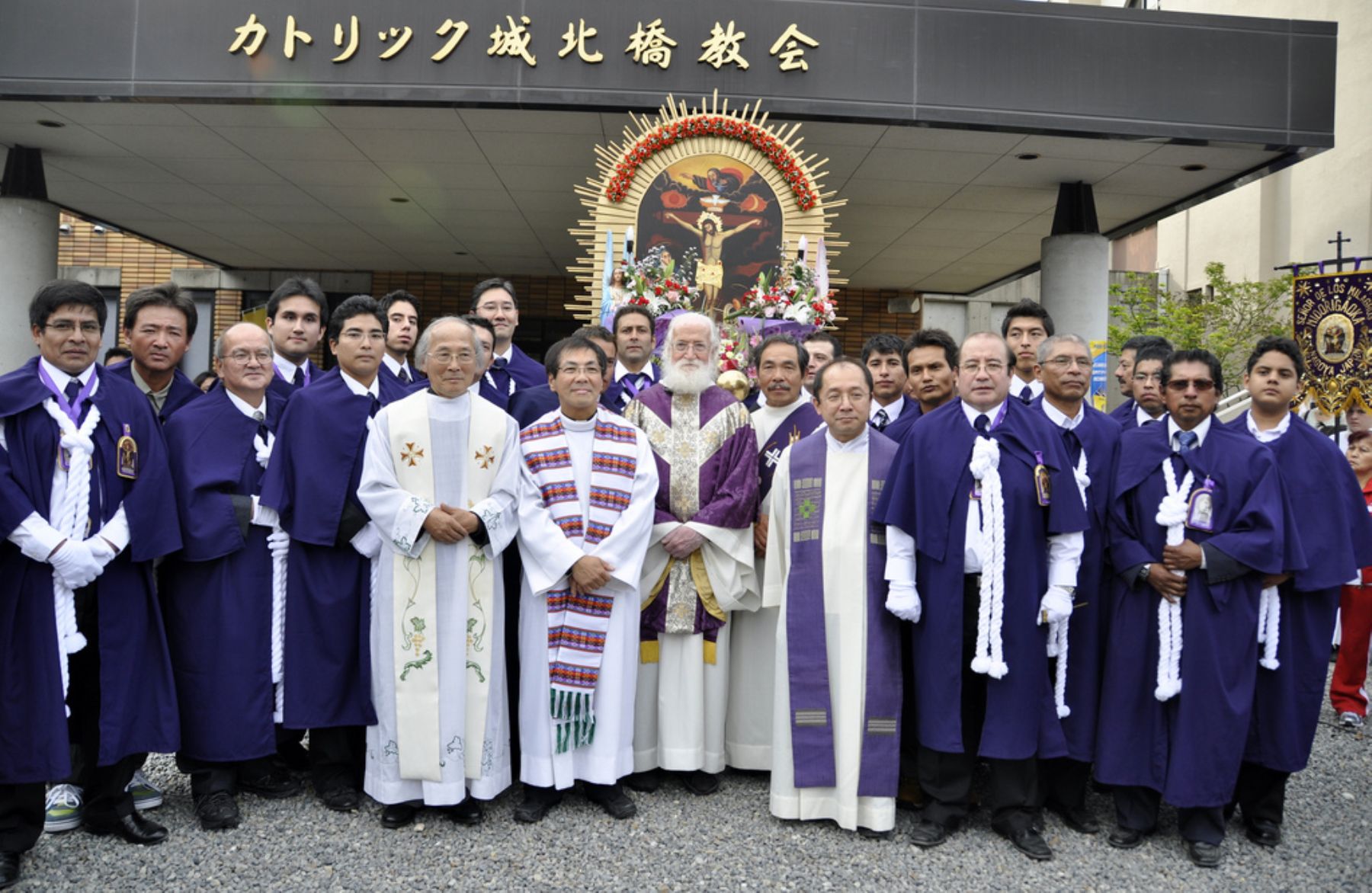 Peruanos en Japón rinden homenaje al Señor de los Milagros con ...