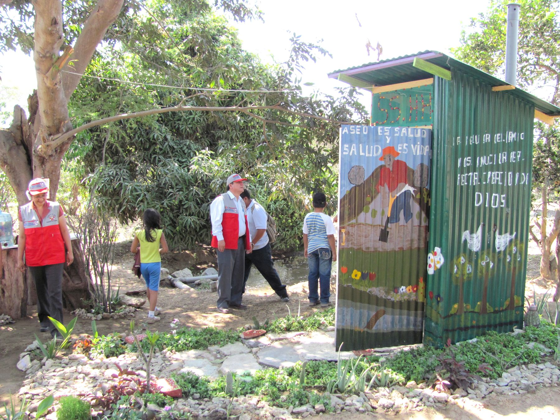 Foncodes y KfW inauguran 68 letrinas en caserío de provincia ...
