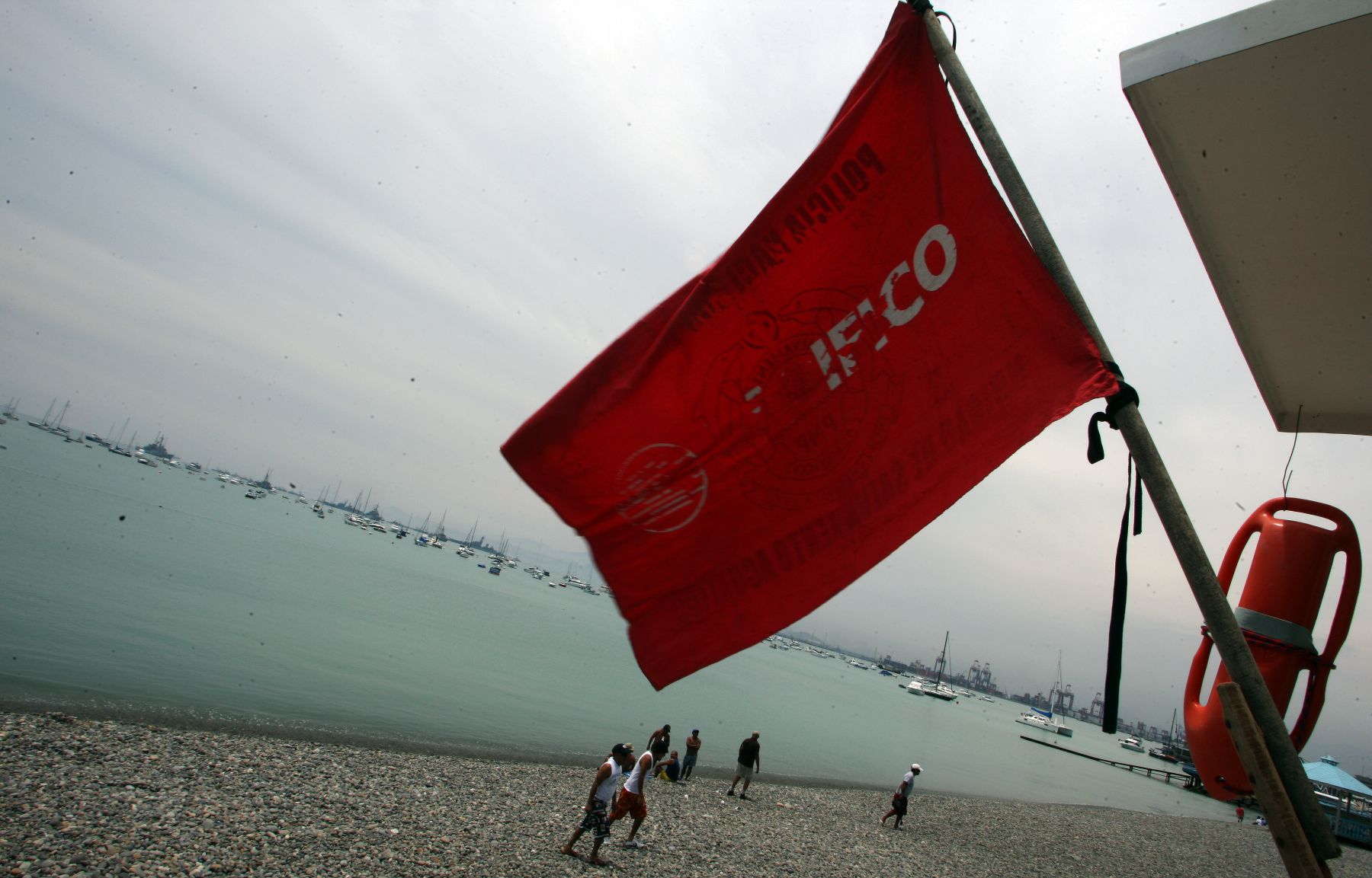 Autoridades piden a población evitar acudir a playas por mantenerse con ...