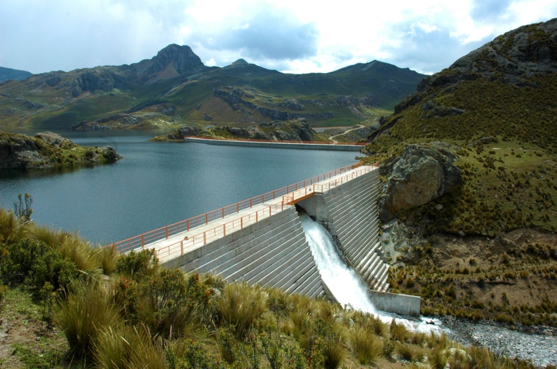Represas que surten de agua a Lima y Callao se encuentran llenas al 100 ...