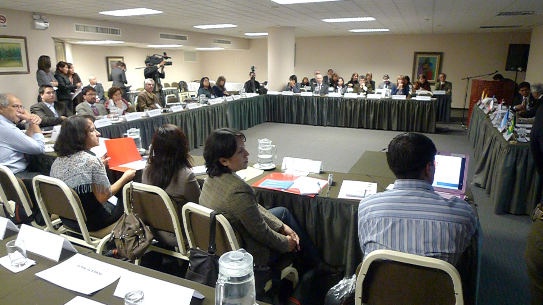 Cinco millones de residentes en conos de Lima requieren más vías para ...