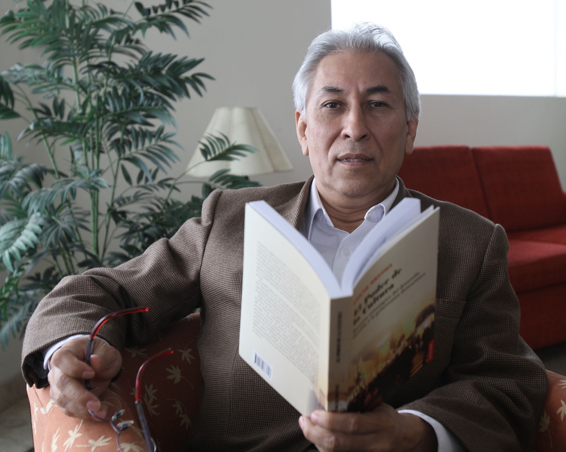 Se debe recuperar al Perú como centro de irradiación cultural, afirma ...