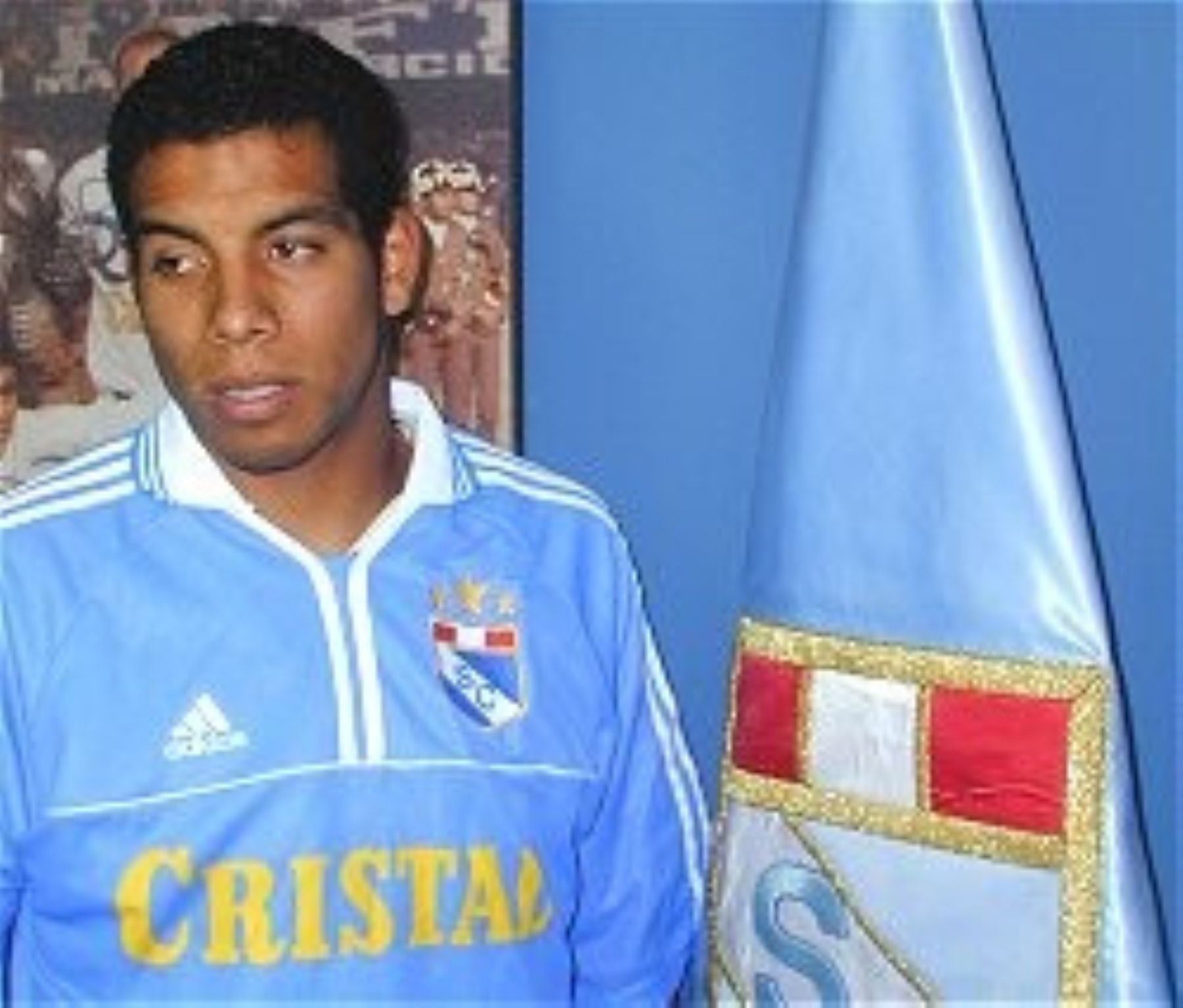 Piero Alva firmó por Sporting Cristal hasta fines de 2012 | Noticias ...