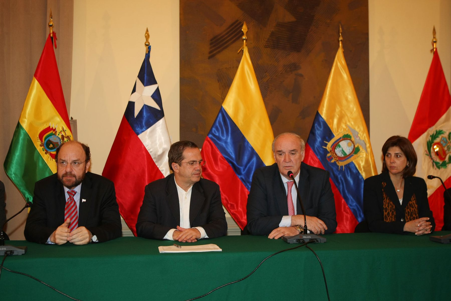 Andean foreign ministers sign declaration on electrical integration ...