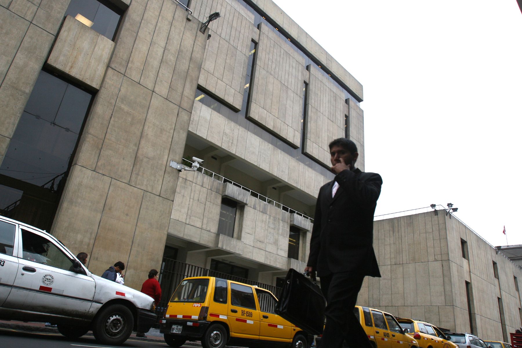 BCR listo para apretar el gatillo de acentuarse crisis externa para ...