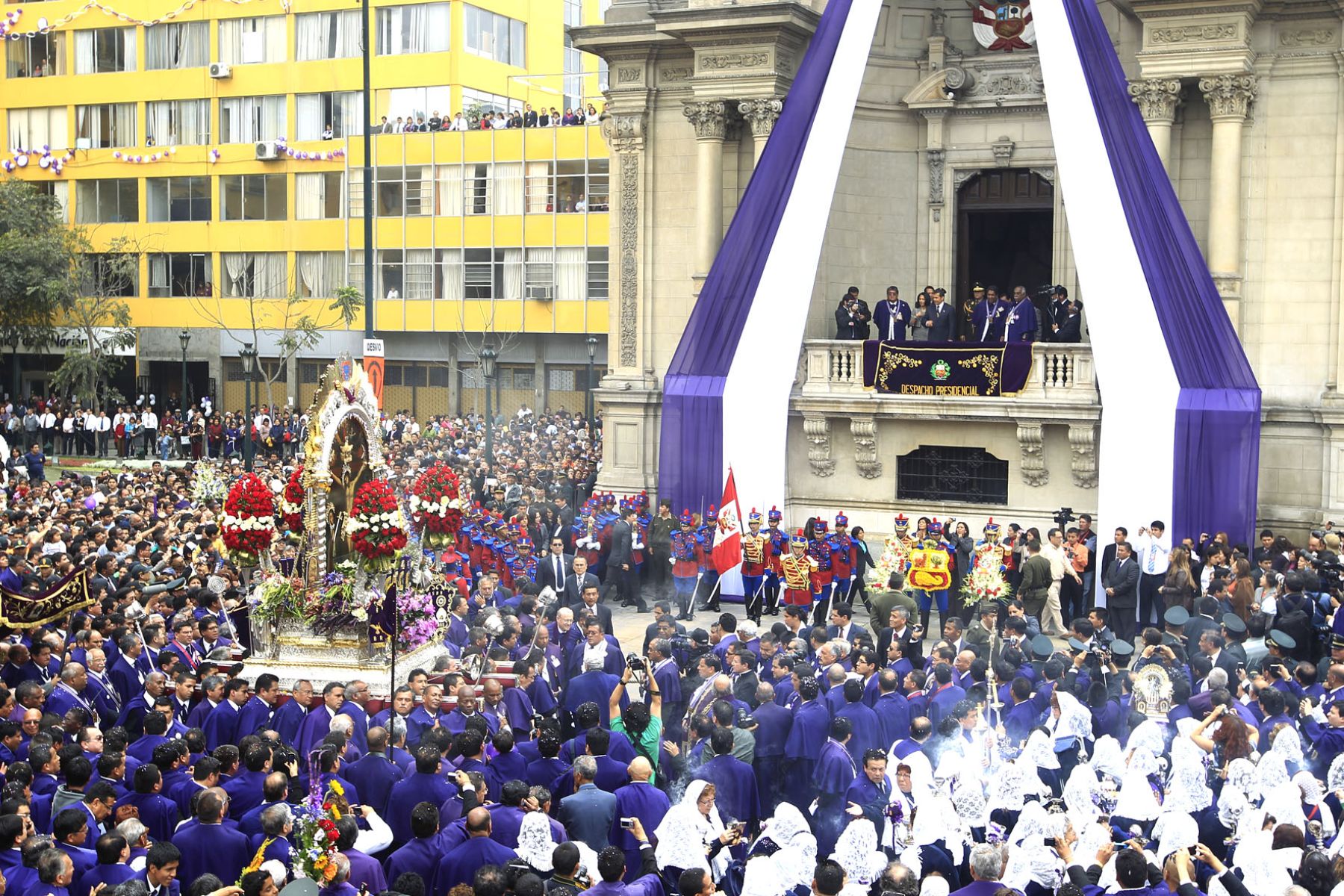 President Humala pays homage to Lord of Miracles | News | ANDINA - Peru ...