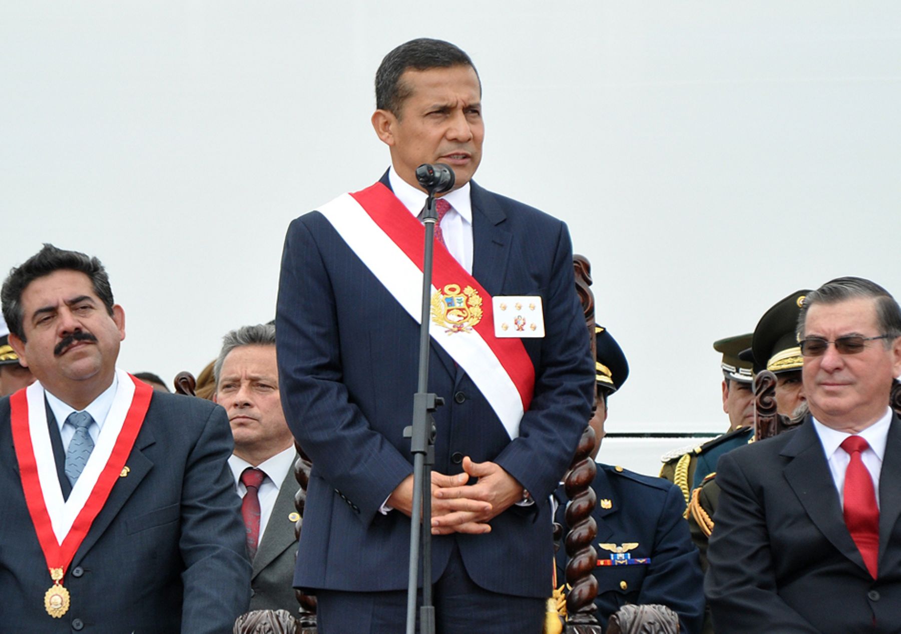 Presidente Ollanta Humala clausura año académico 2011 de la Escuela ...