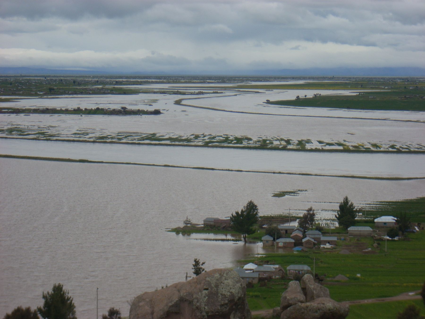 Peru: Death of two soldiers confirmed, search for missing persons ...