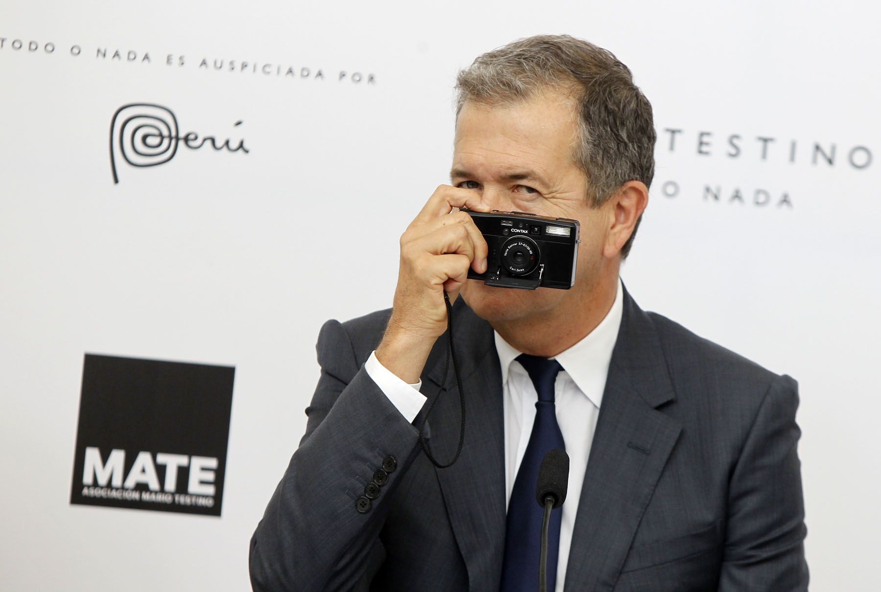 Testino presenta en Lima su libro "77 Artistas Contemporáneos Peruanos ...