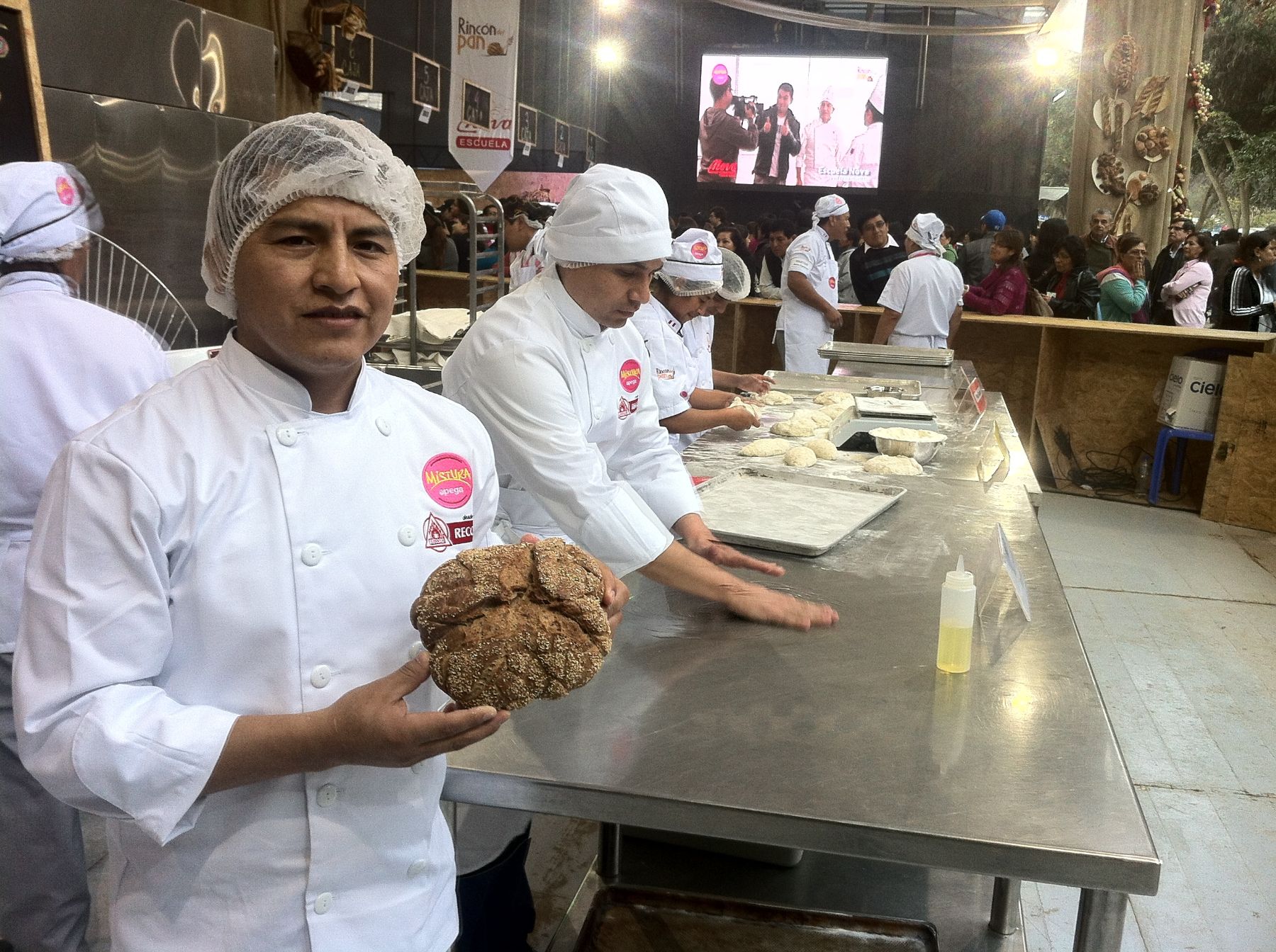 Pan de pisco sour consagró al mejor panadero de Mistura 2012 | News ...