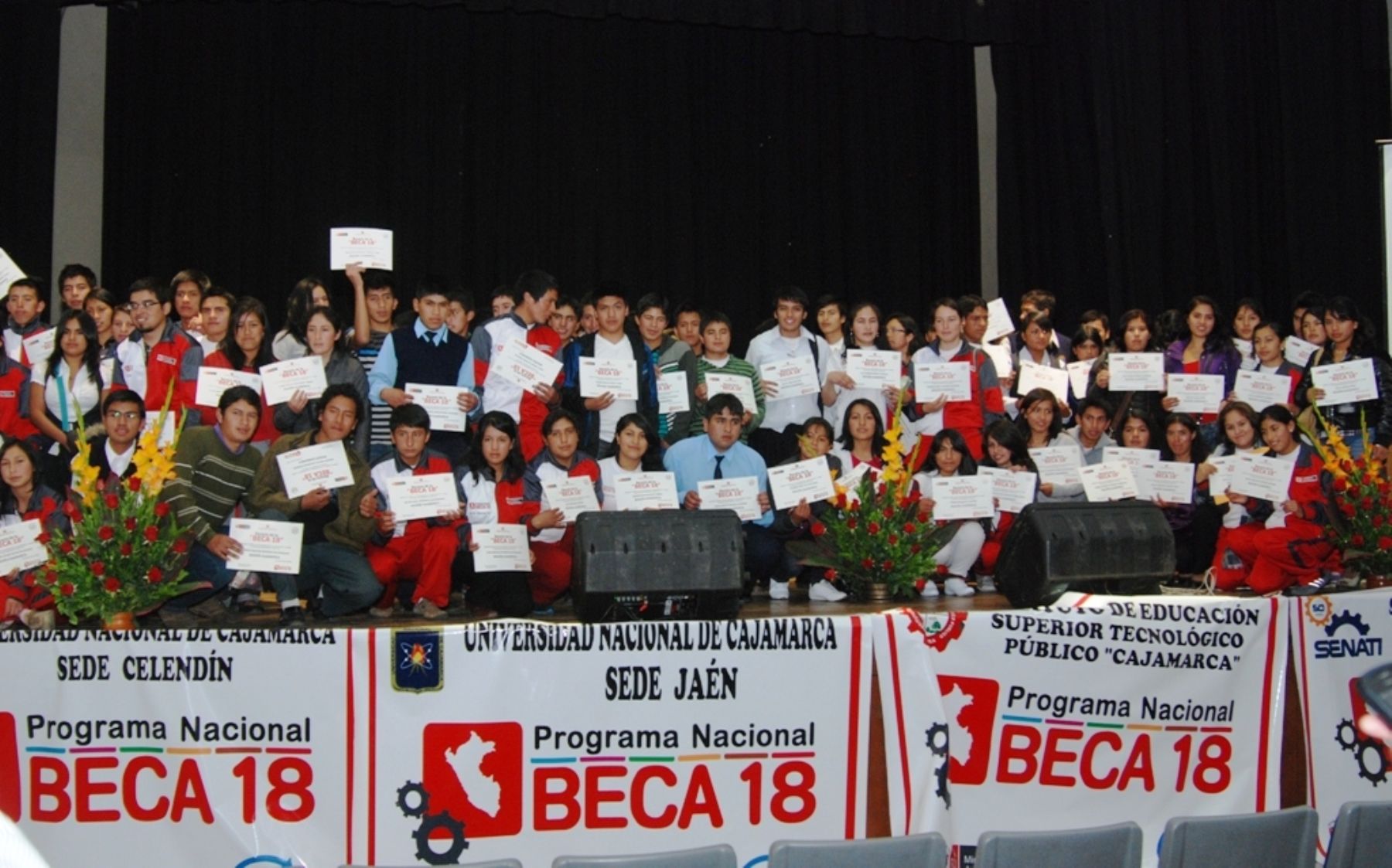 Entregan subvenciones económicas a beneficiarios de Beca 18 en ...