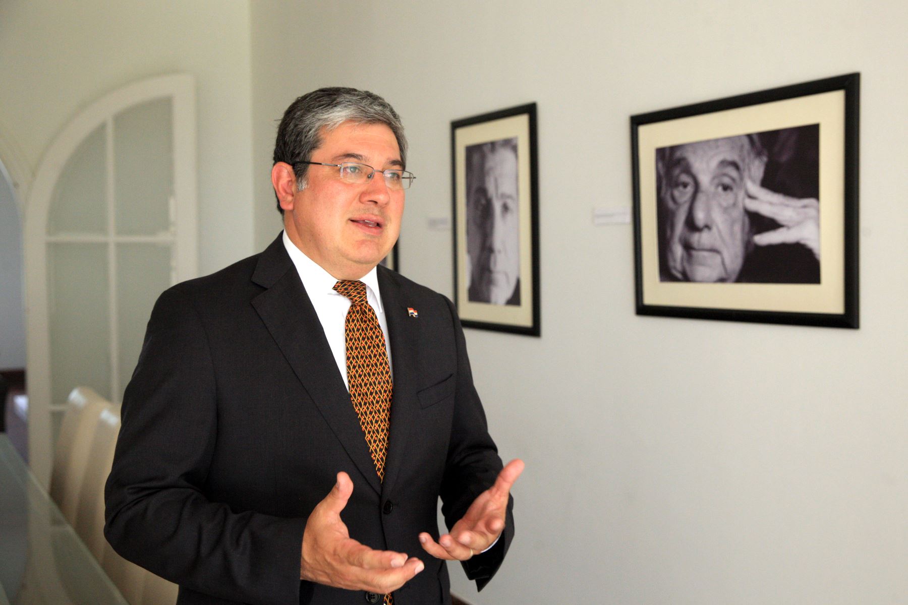 Entrevista al Embajador de Paraguay Julio Duarte Van Humbeck.| Galería ...