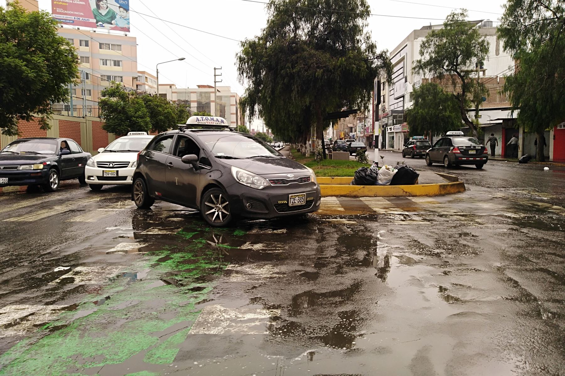 Lluvia moderada anegó calles principales de ciudad de Trujillo ...