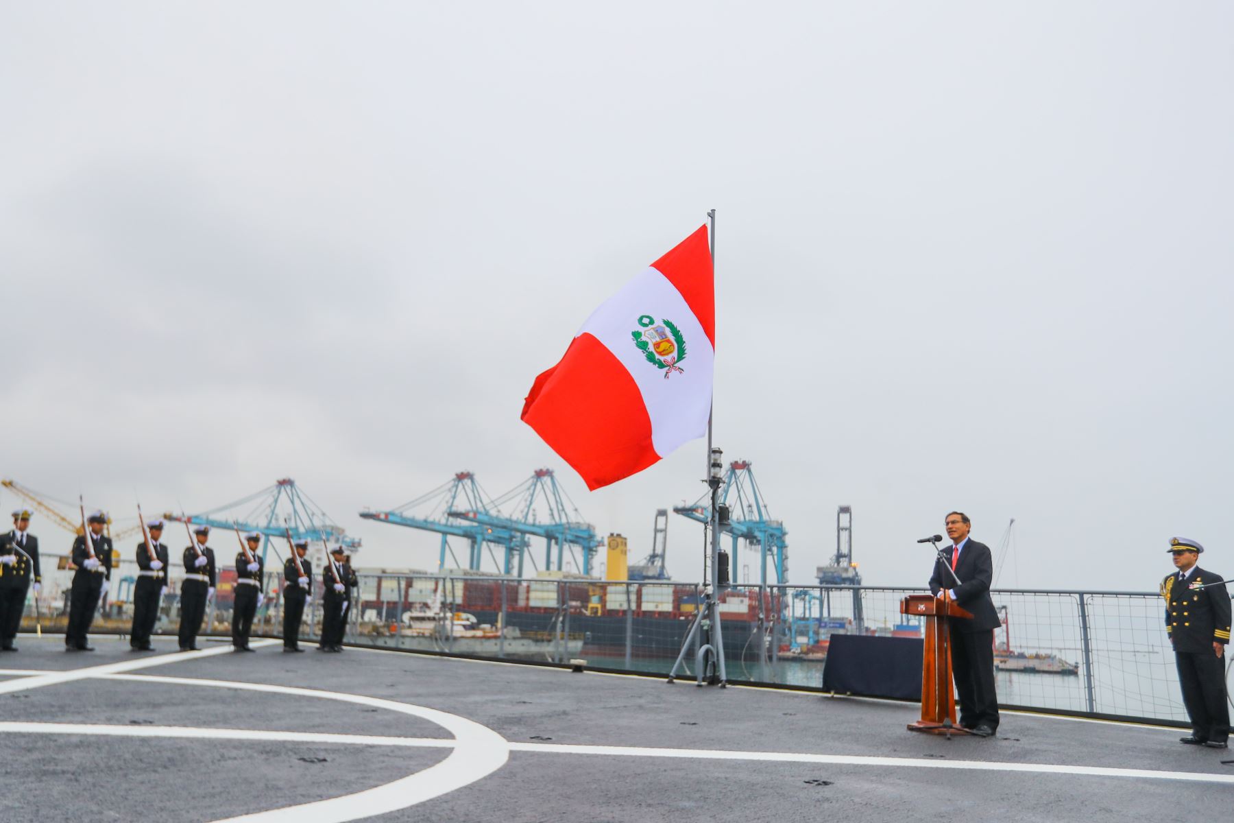 Ceremonia de incorporación del buque multipropósito BAP Pisco| Galería ...