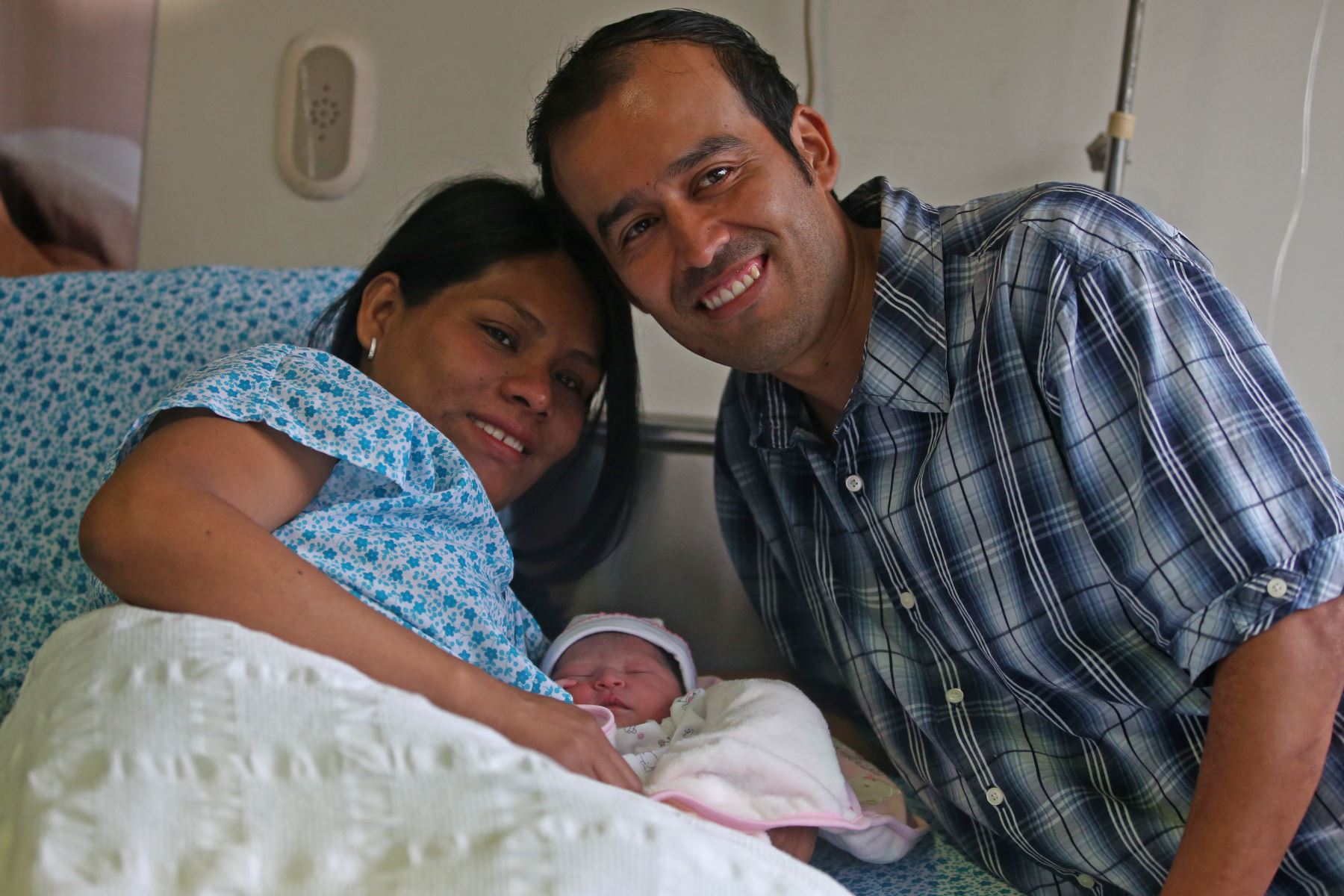 El Instituto Nacional Materno Perinatal premia a primeros bebés del ...