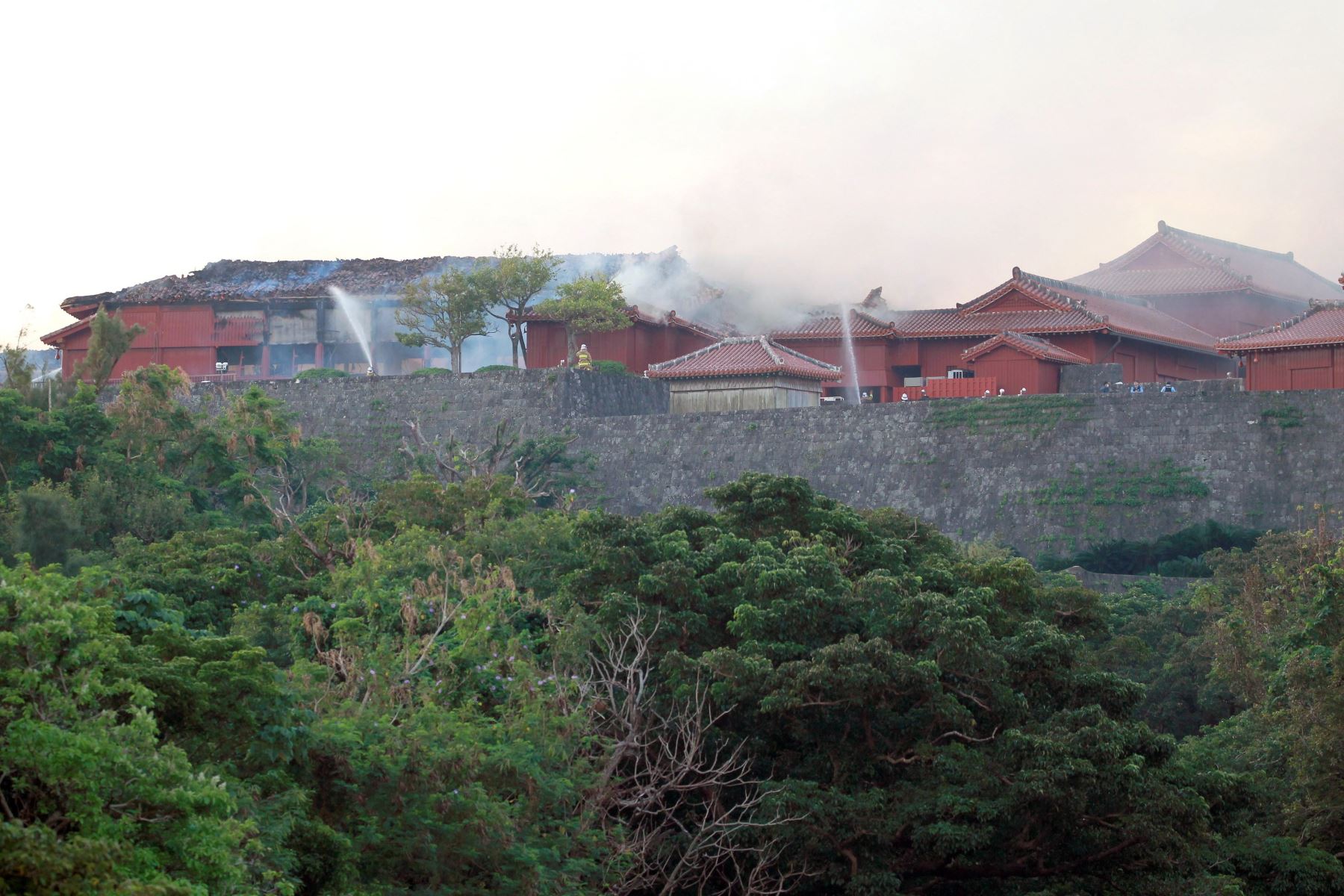 Emblemático castillo de Shuri de Japón ardió en llamas| Galería ...