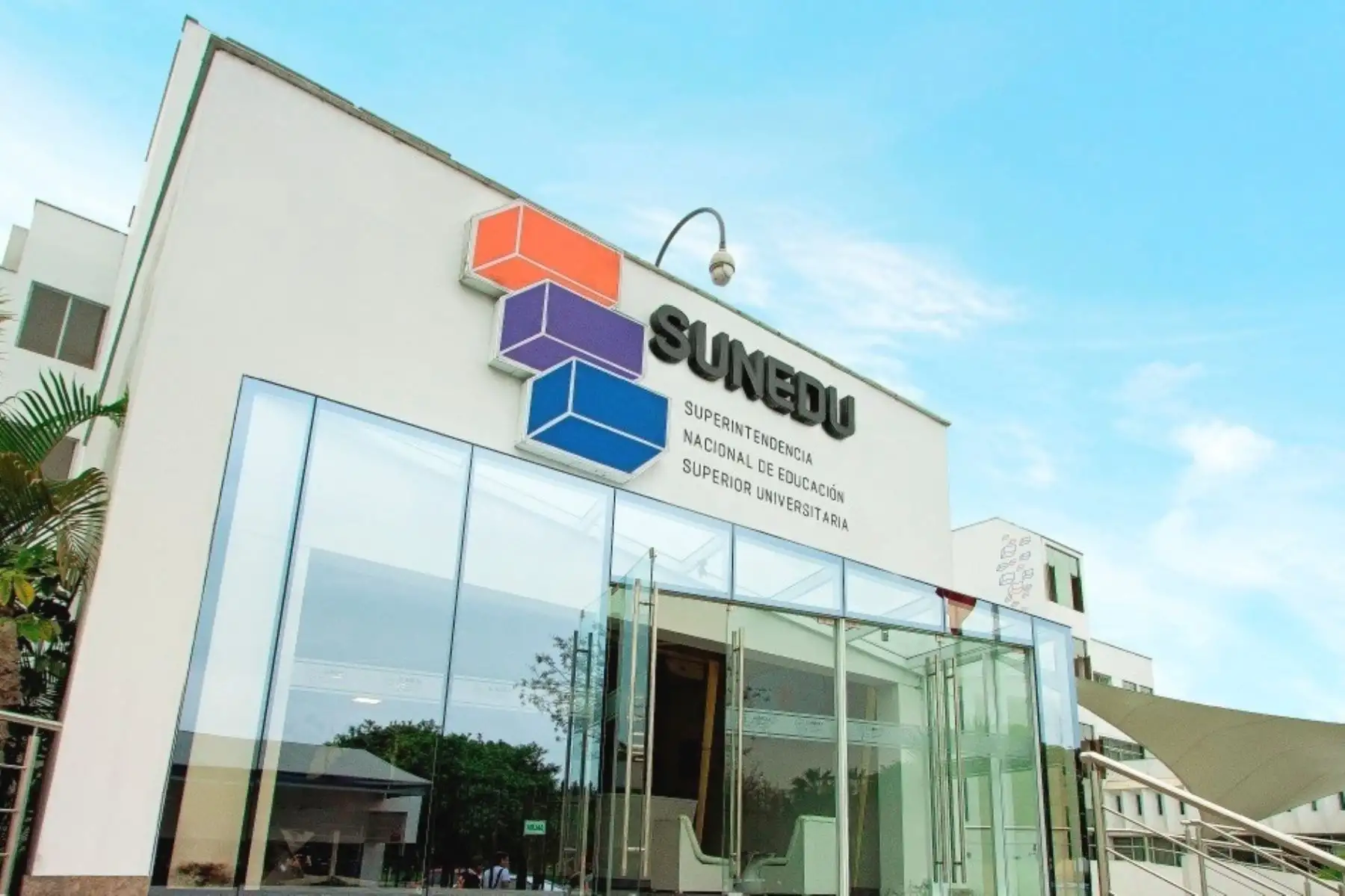 Sunedu propone nuevas reglas de calidad para educación semipresencial y ...