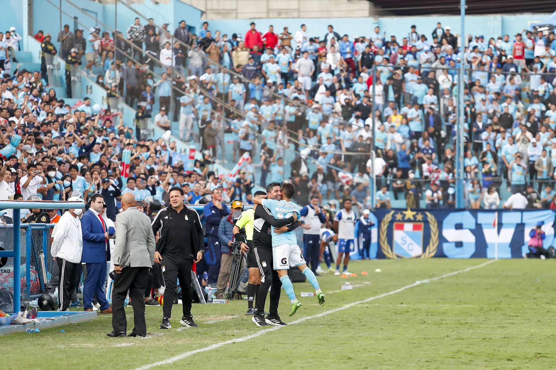 Liga 1: Sporting Cristal enfrenta a Carlos Mannucci en el Estadio ...