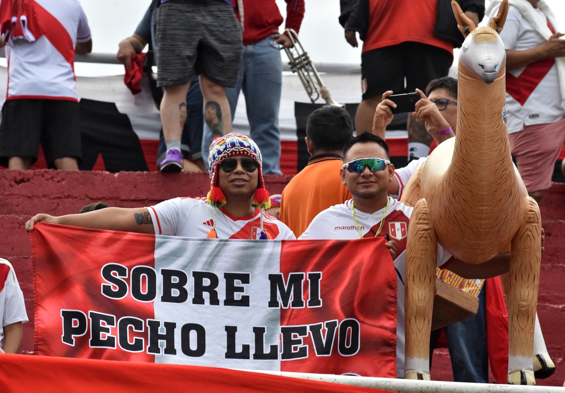 Perú vs Paraguay: hinchas peruanos alientan a la selección peruana por ...