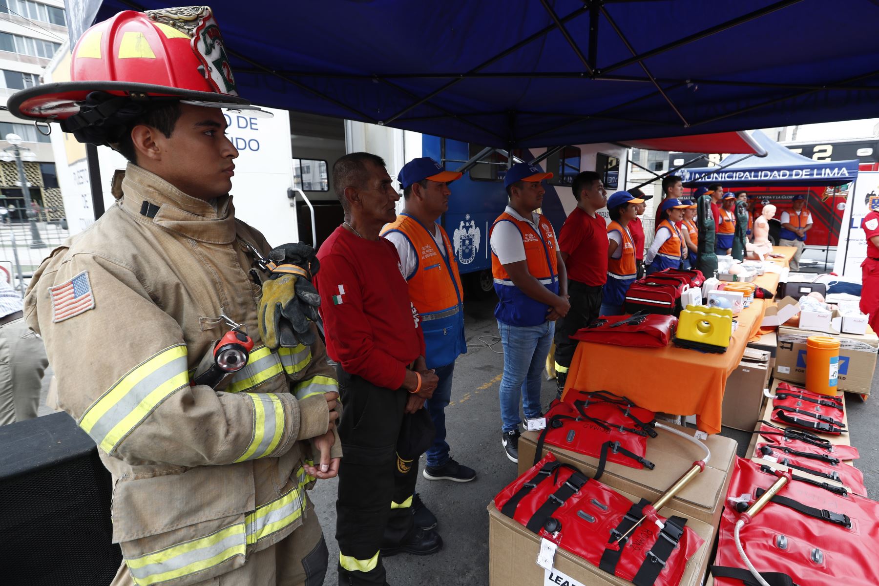 Entregan nuevos equipos de preparación y respuesta ante emergencias a compañía de bomberos Roma ...