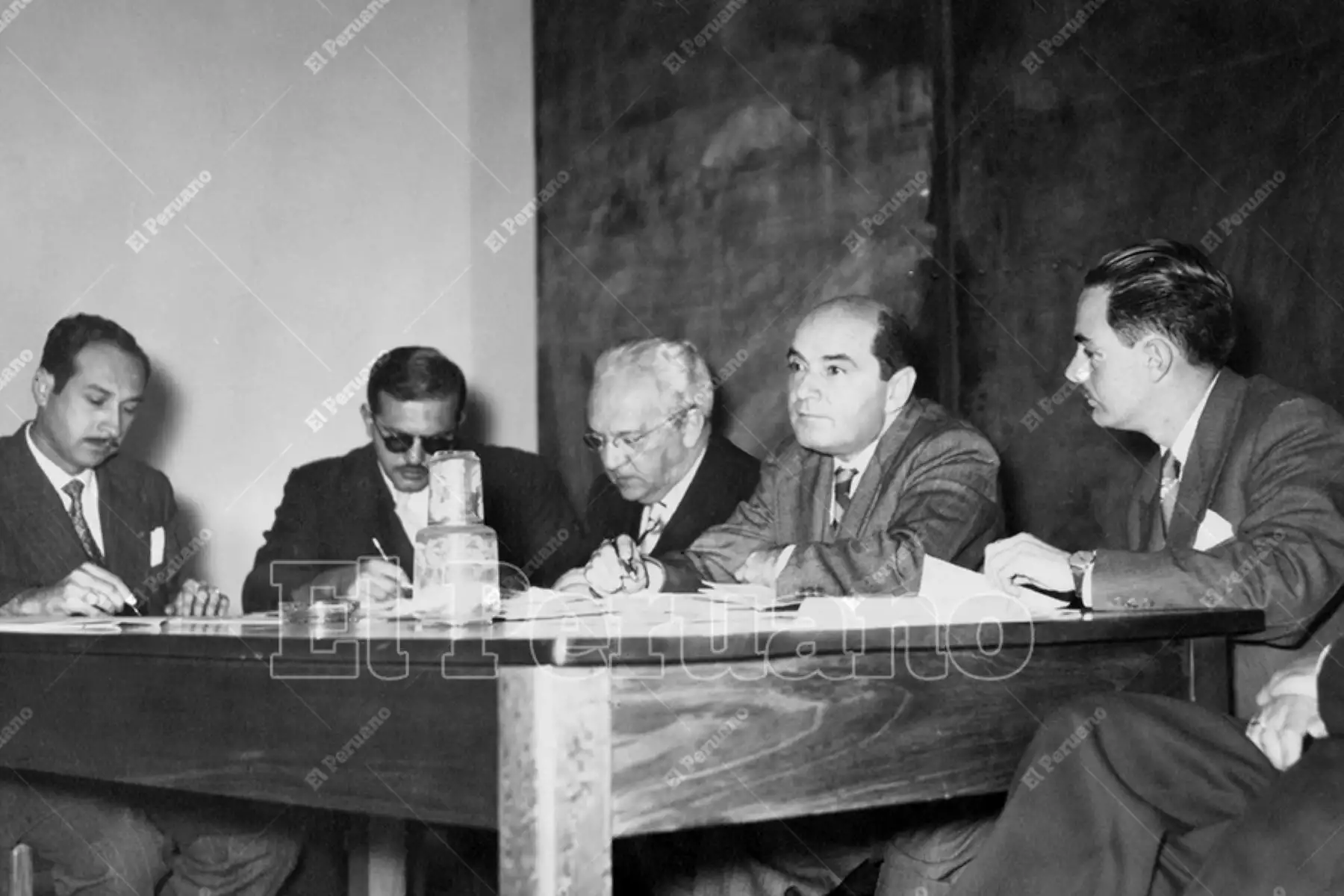 Un día como hoy, en 1980 falleció el gran historiador del Perú Jorge ...
