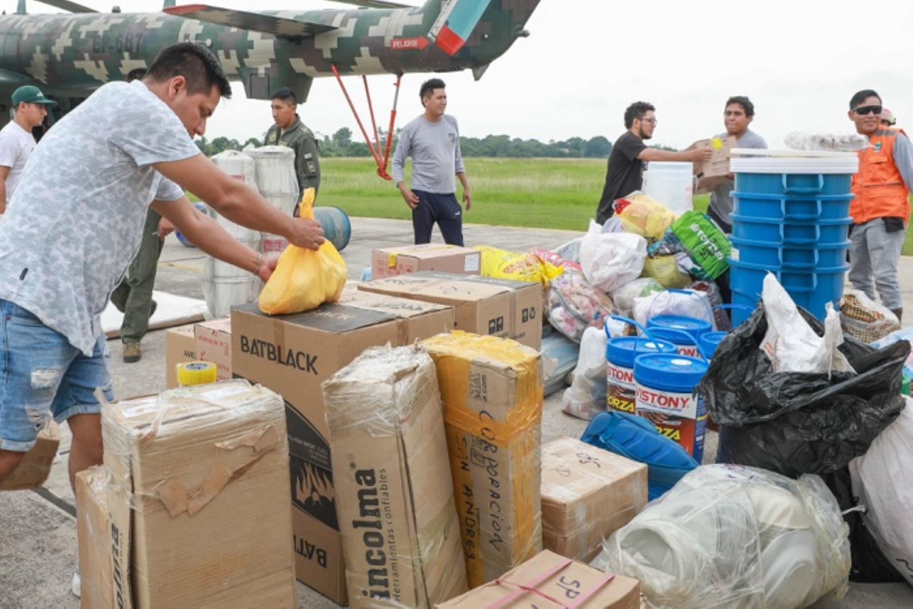 Ucayali: ministro Demartini supervisó entrega de 5 t de ayuda a ...