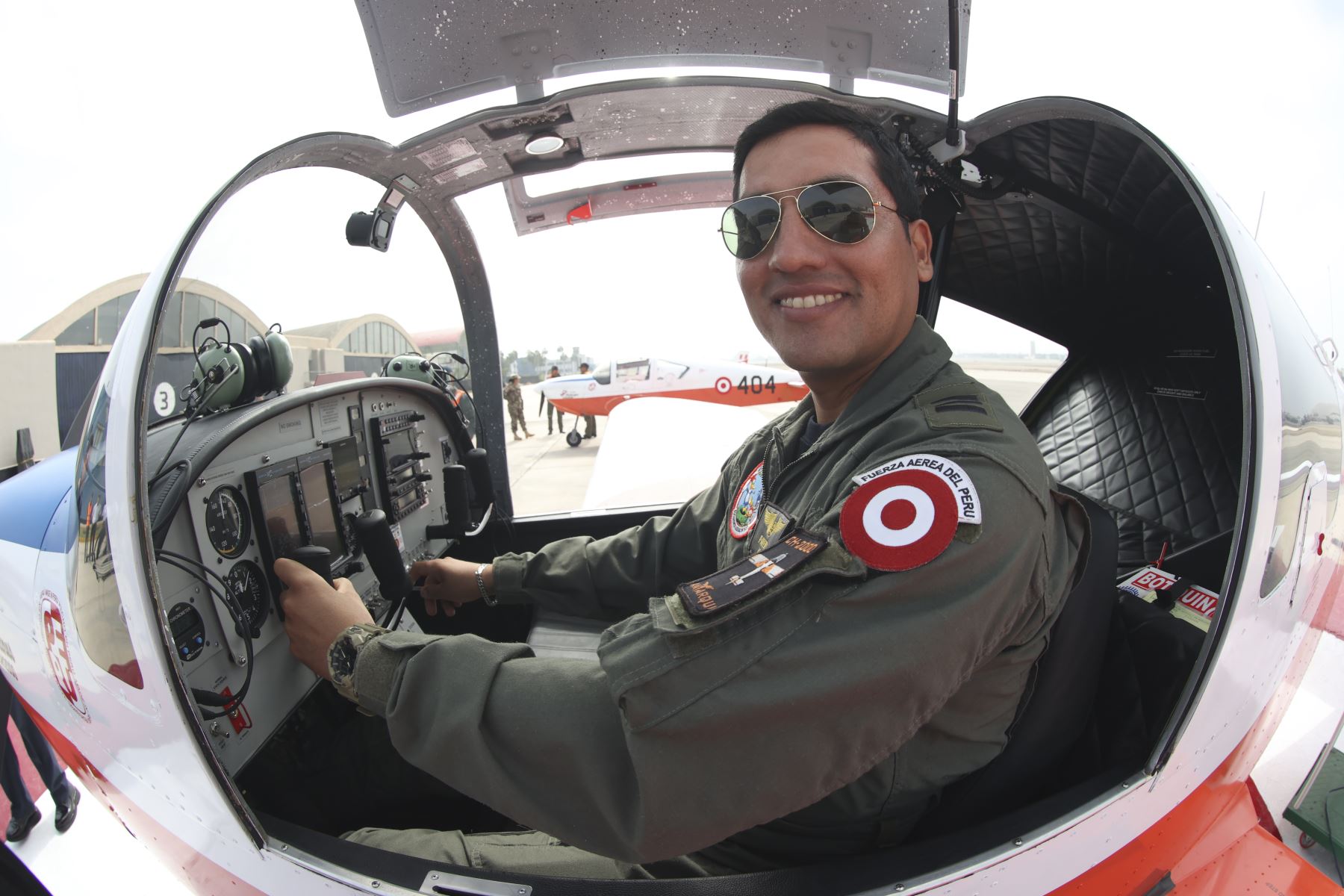 Fuerza Aérea del Perú presenta nuevo avión ALARUS CH-2000 producido en ...