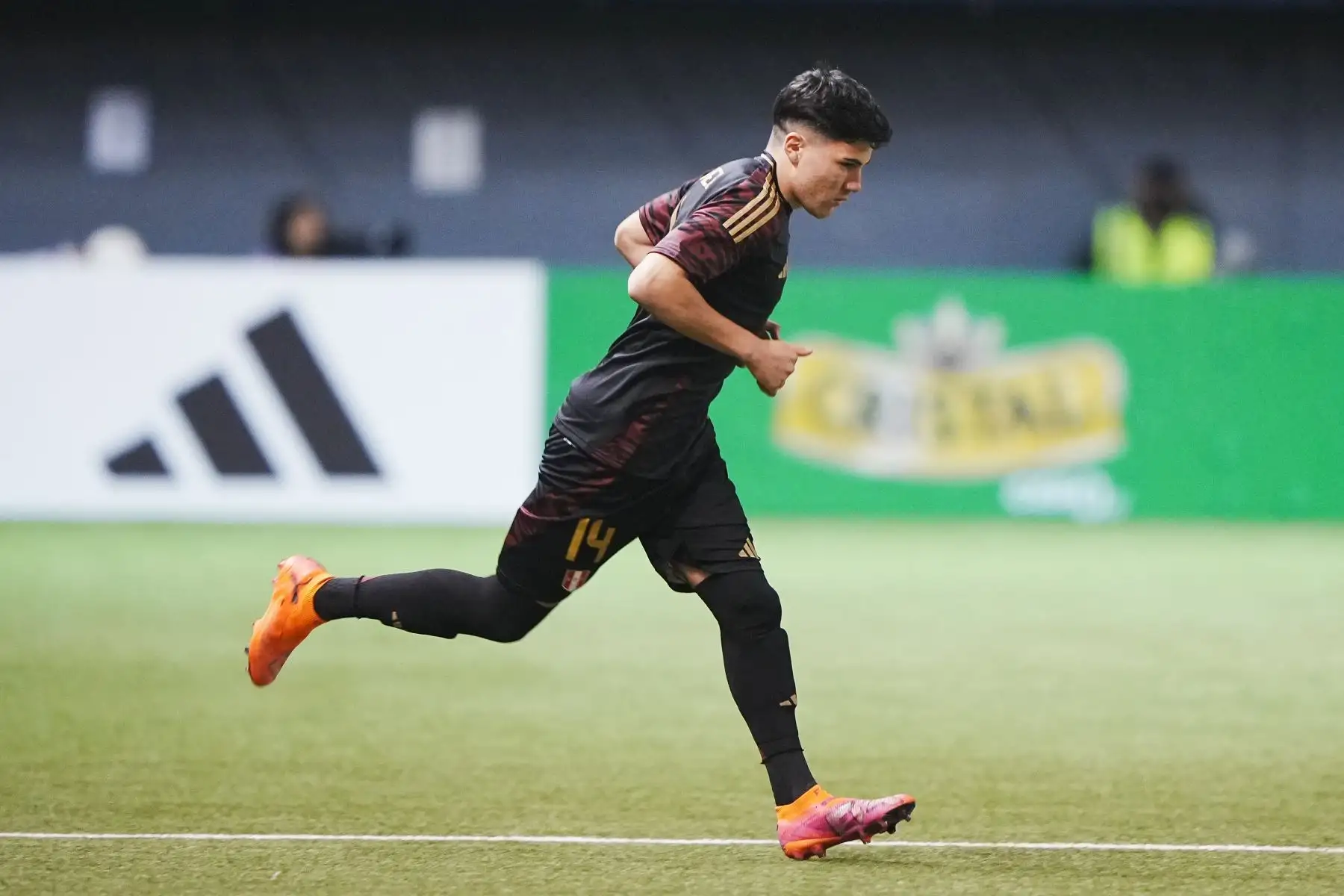 Felipe Chávez debutó con la selección peruana y el Bayern Múnich publicó emotivo mensaje