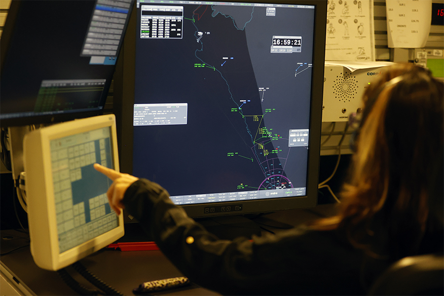 Supervisan funcionamiento de radar para control antidrogas en Madre de ...