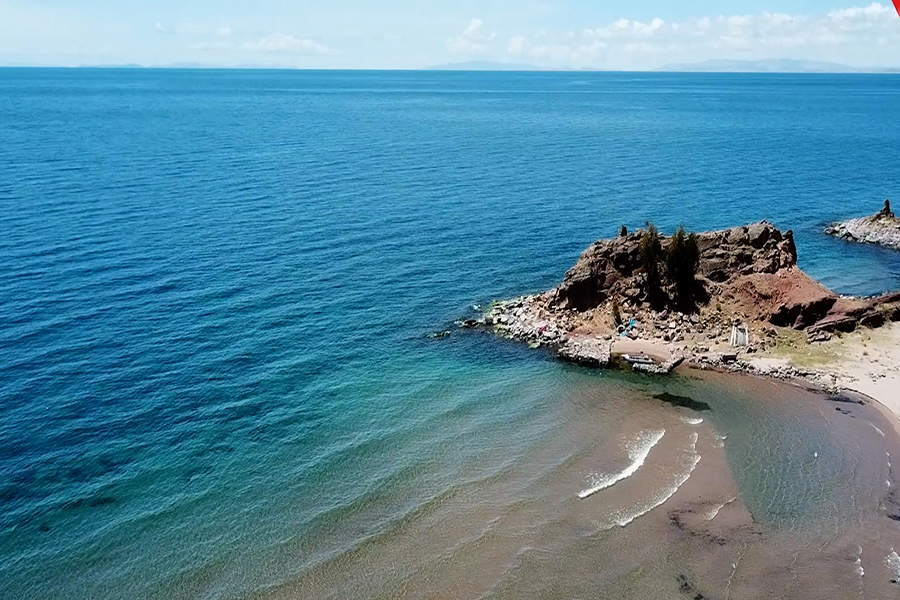 Isla Taquile: descubre la playa más alta del mundo en el Lago Titicaca ...
